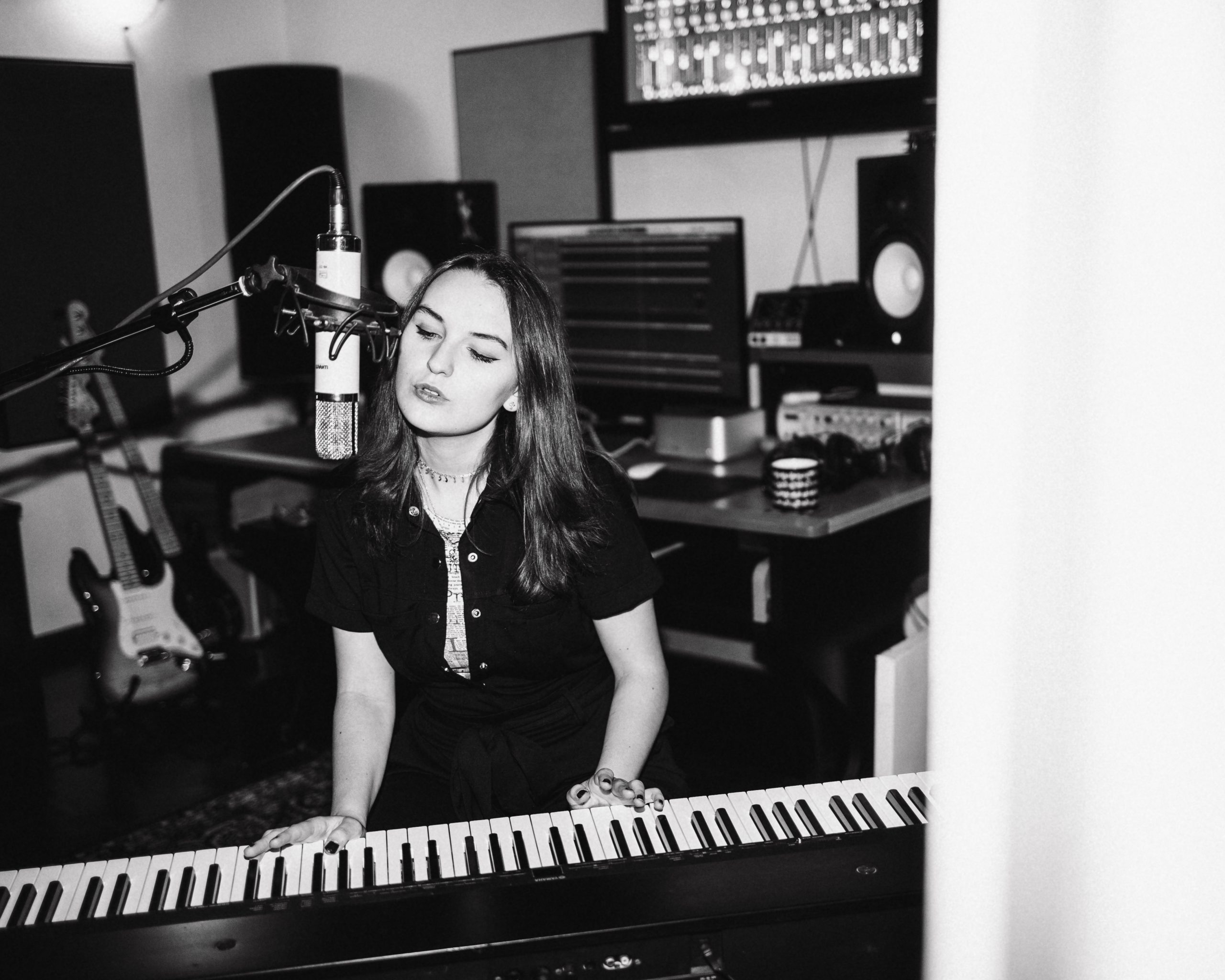 Mary Elle releases painful ode ‘Down The Rabbit Hole’ - TheStumbleUpon